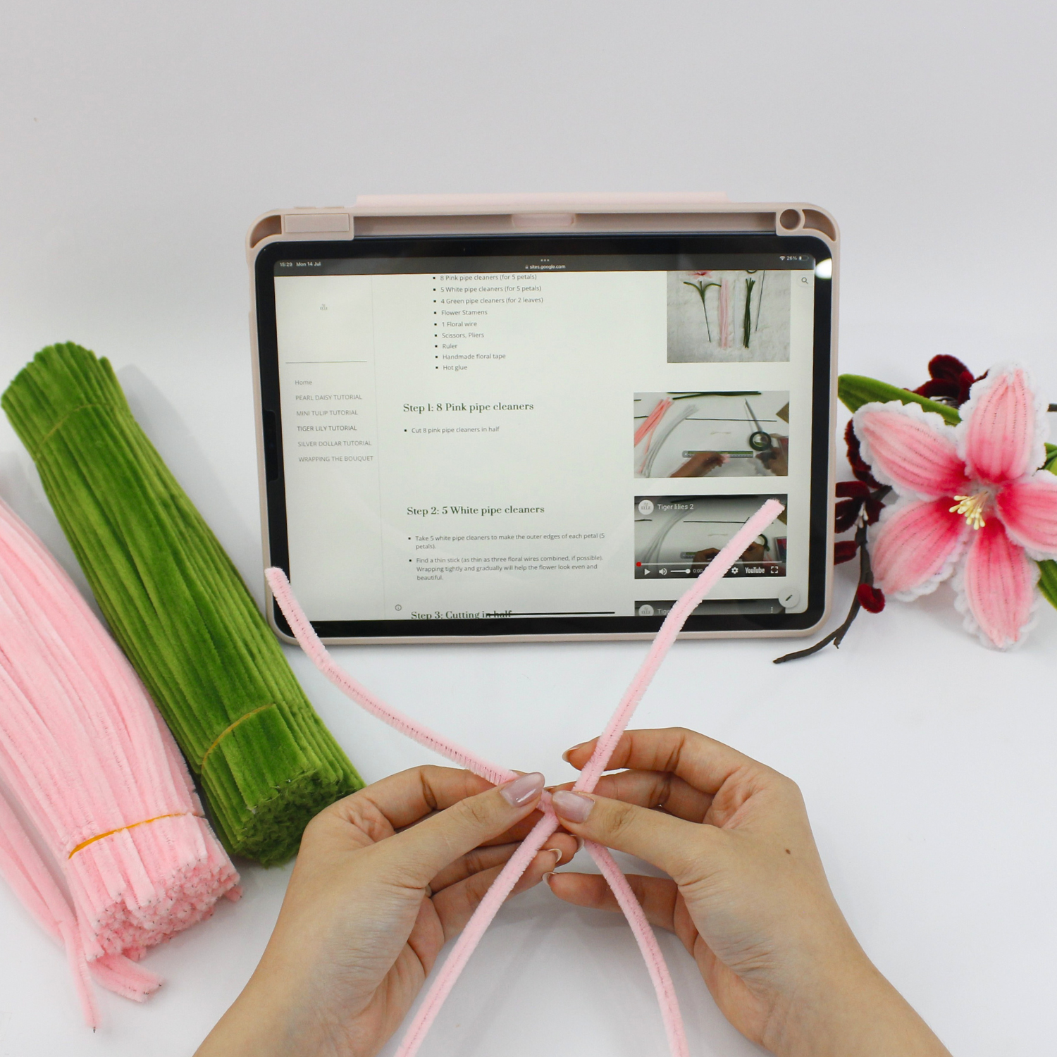 Elle Blooming | Making Pipe Cleaner Flowers Tutorials